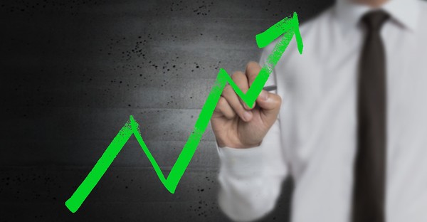 (3⁺) Viermal "V-Umkehr": Vier Aktien unter Volldampf | stock3