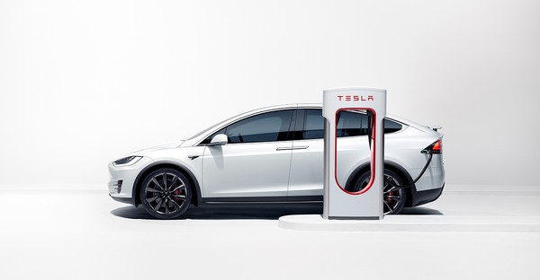 (3⁺) TESLA - Macht Euch für diesen Move bereit! | stock3